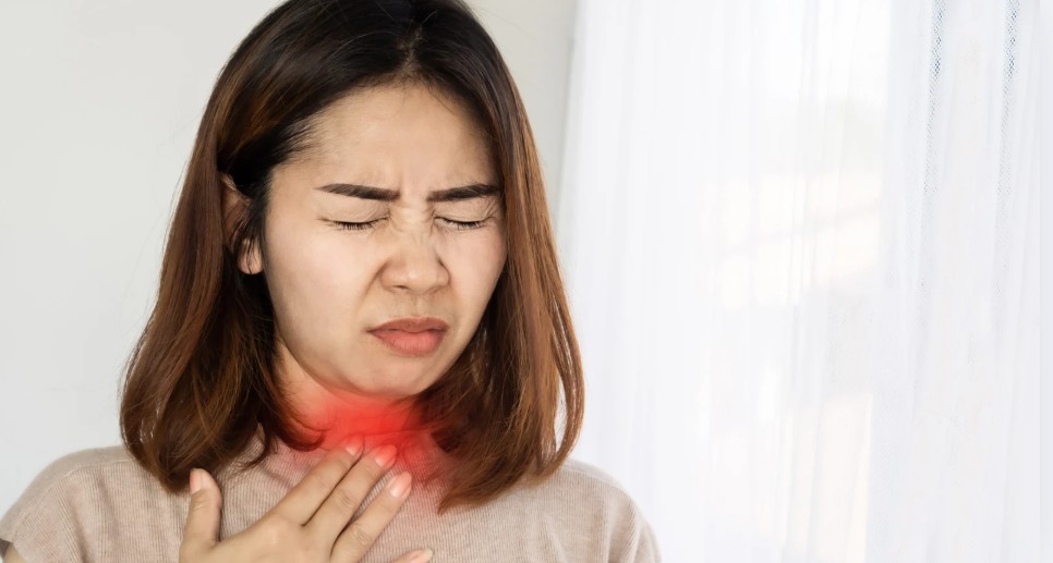 Why Do I Spit Blood in the Morning When I Wake Up, but It’s Clear All Day?